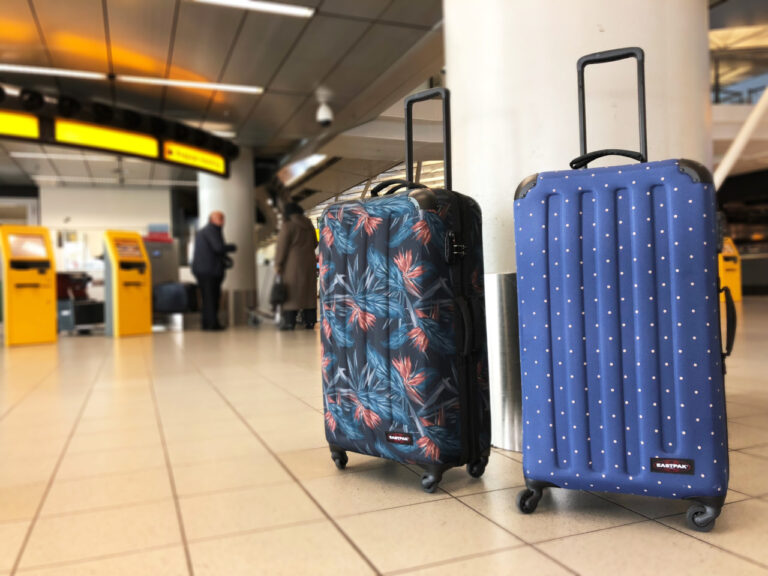 Review: Lichtgewicht koffer Eastpak Transzhell L | Ik wil meer reizen!